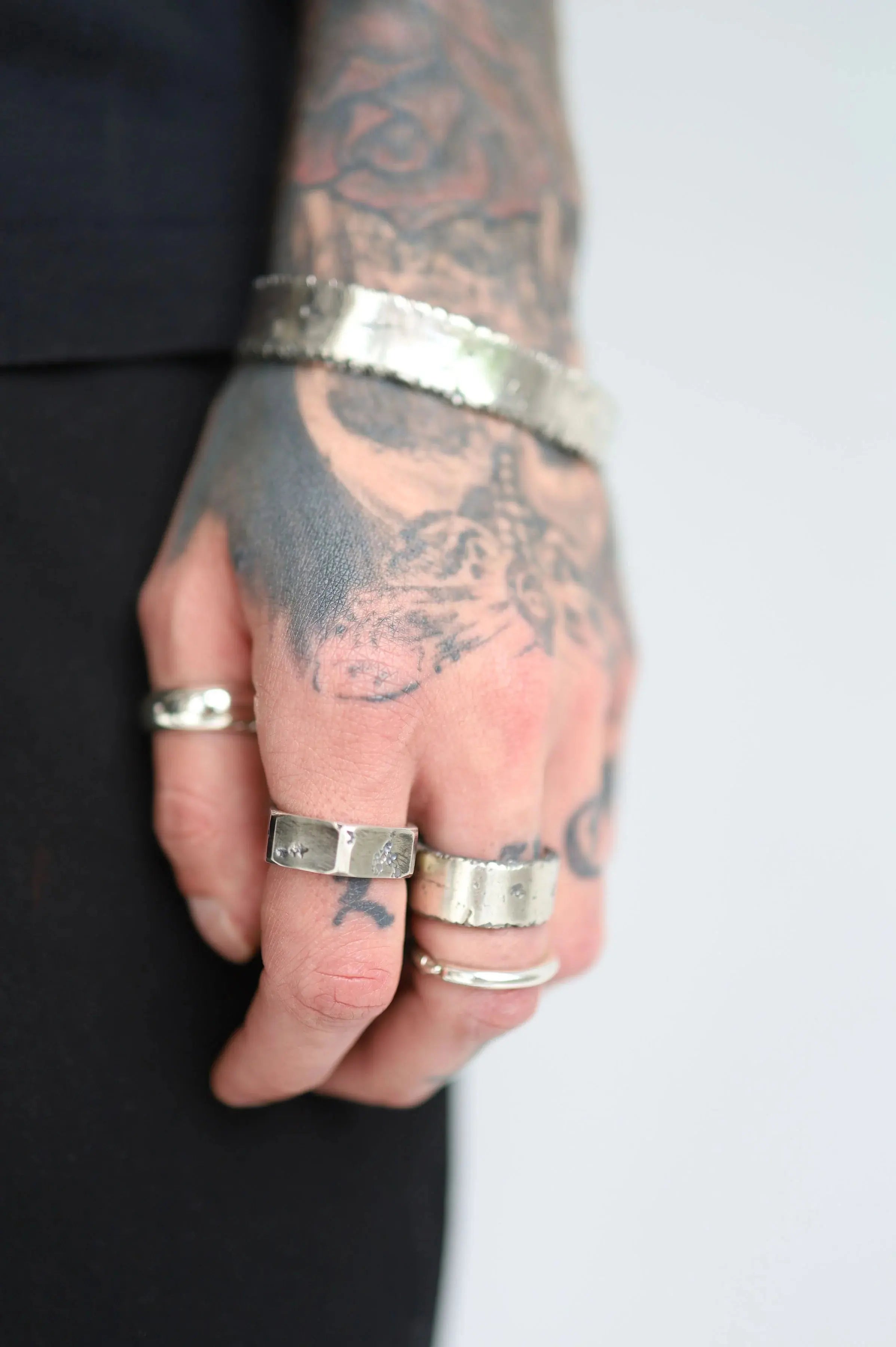 Для нього – Slash Dot Dash